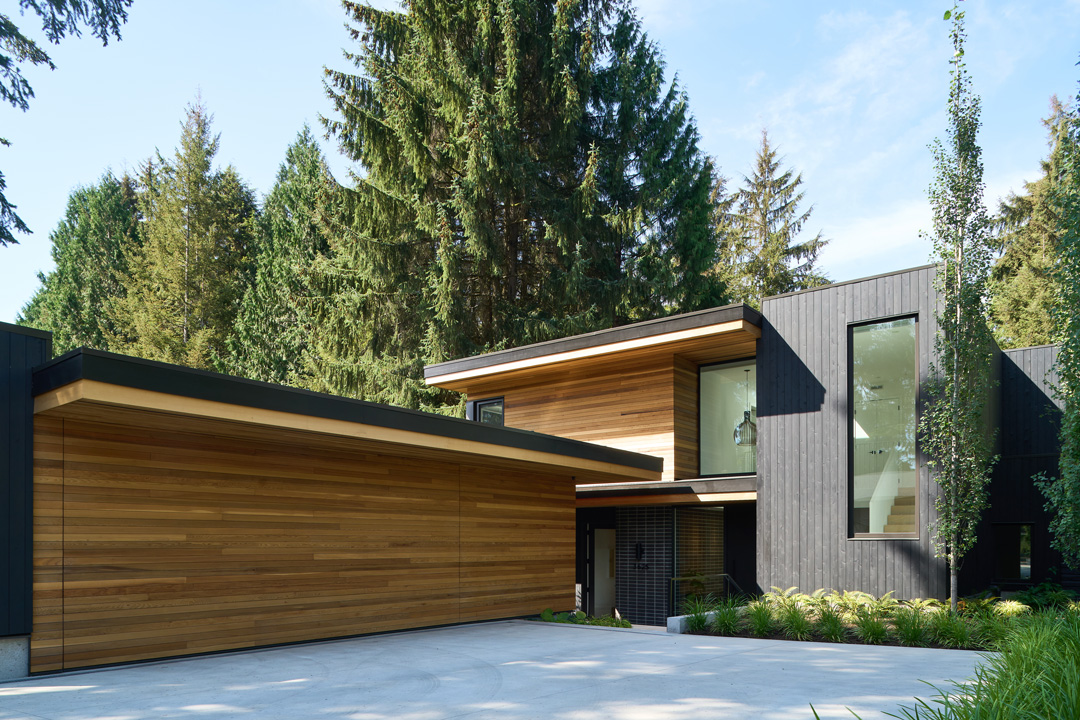 Black and Natural Siding Finishes Create a Striking Contrast - Real Cedar